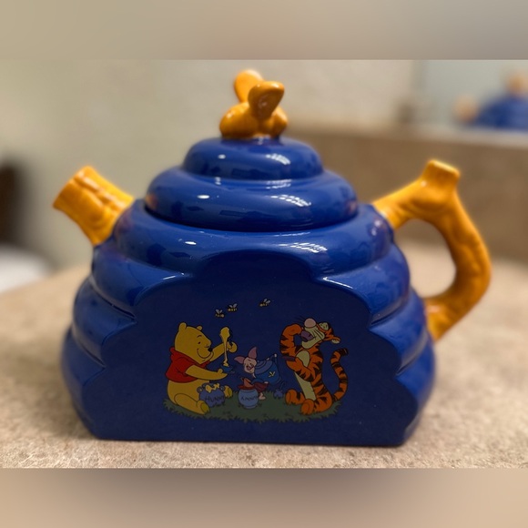 Disney Accents Disneys Winnie The Pooh Beehive Ceramic Tea Pot